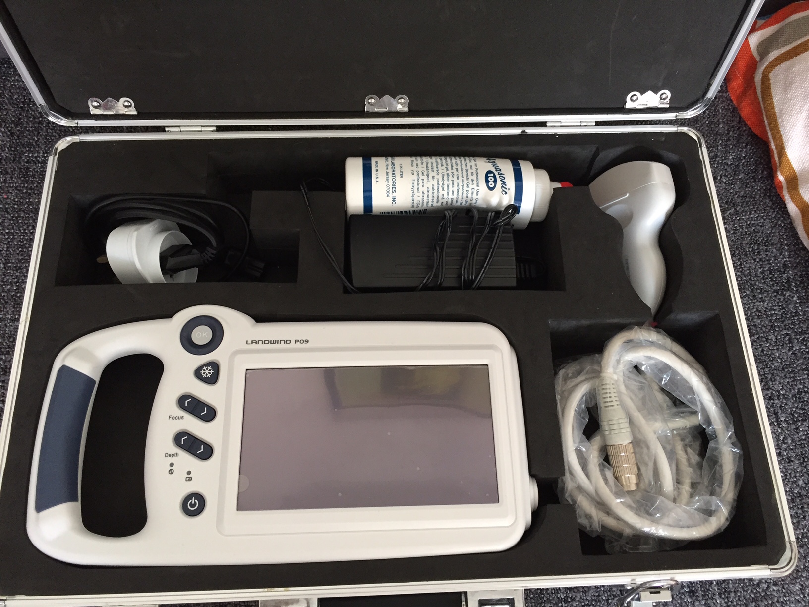 HAND HELD PORTABLE ULTRASOUND SCANNER | Hospital Mart